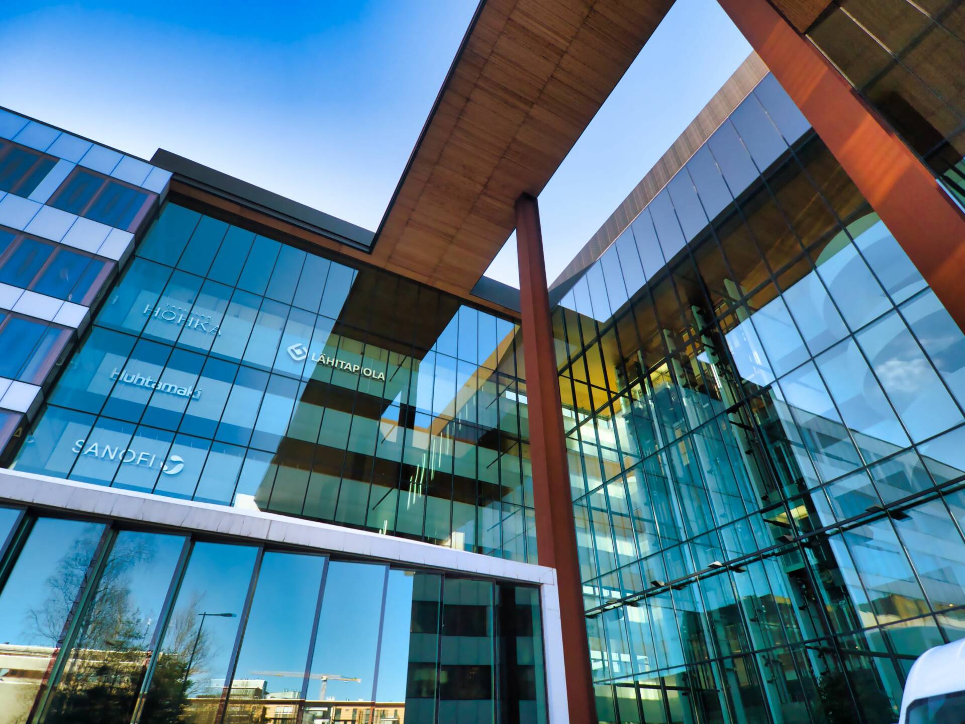 Tapiolan Hohka, Revontulenkuja, Espoo